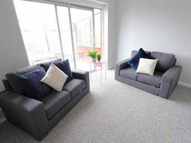 6 bedroom semi detached house to rent
