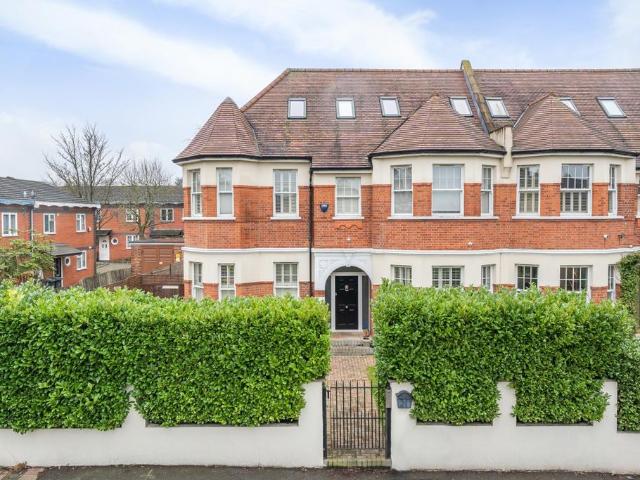 6 bedroom semi detached house to rent