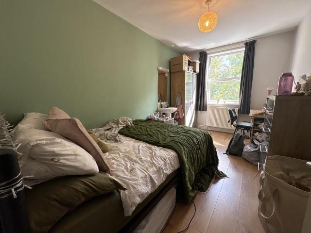6 bedroom semi detached house to rent