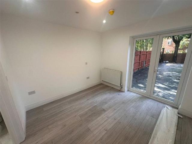 6 bedroom semi detached house to rent