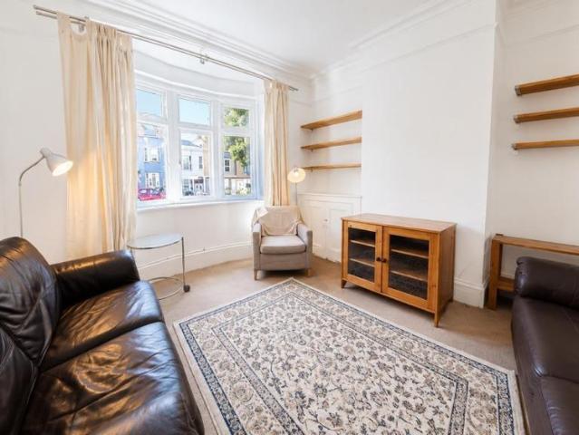 6 bedroom semi detached house to rent