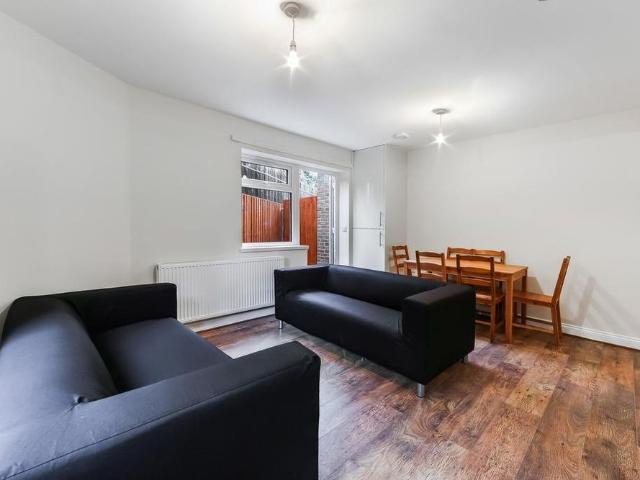 6 bedroom semi detached house to rent