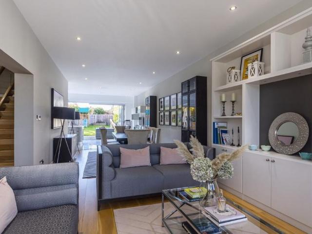 6 bedroom semi detached house to rent