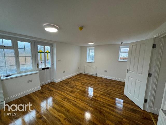 6 bedroom semi detached house to rent