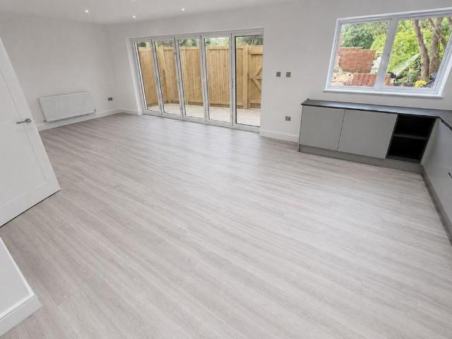 6 bedroom semi detached house to rent