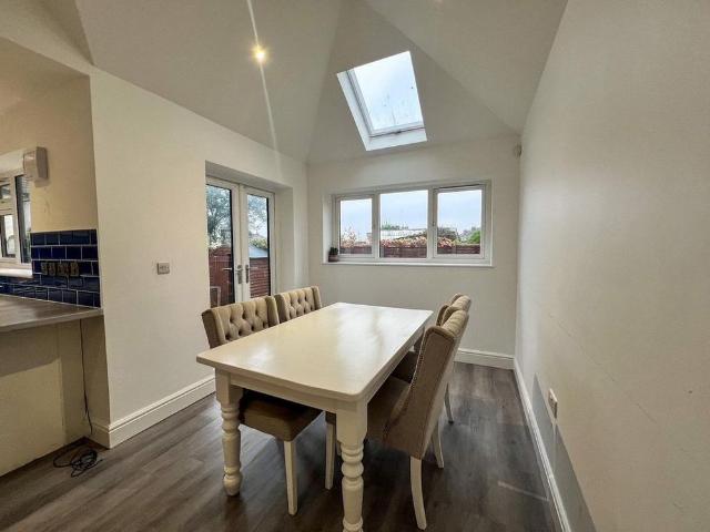 6 bedroom semi detached house to rent