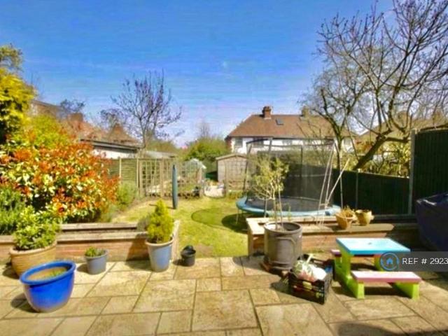 6 bedroom semi detached house to rent