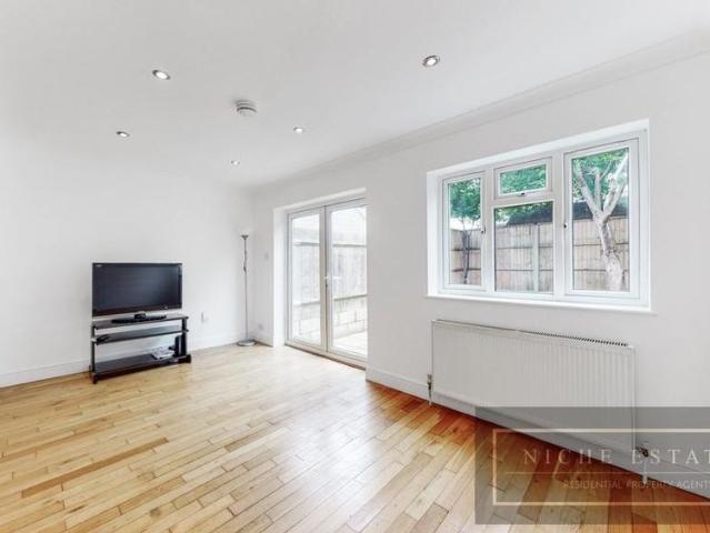 6 bedroom semi detached house to rent
