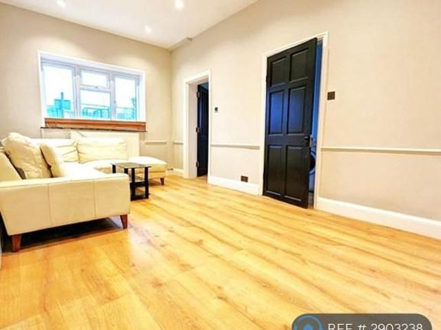 6 bedroom semi detached house to rent
