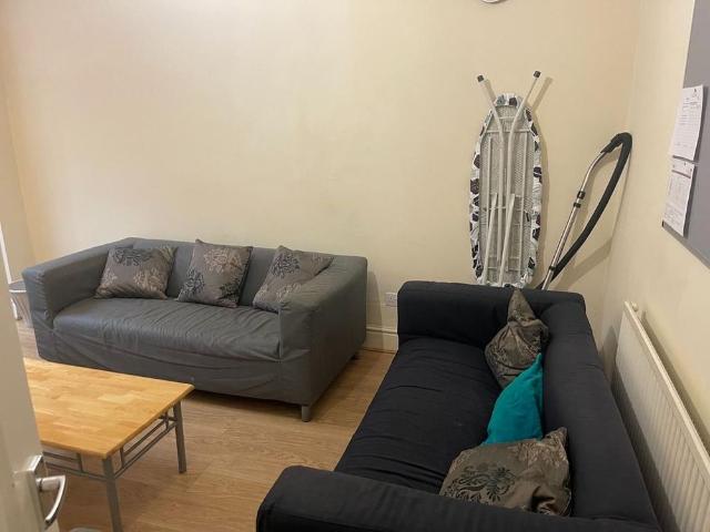 6 bedroom semi detached house to rent