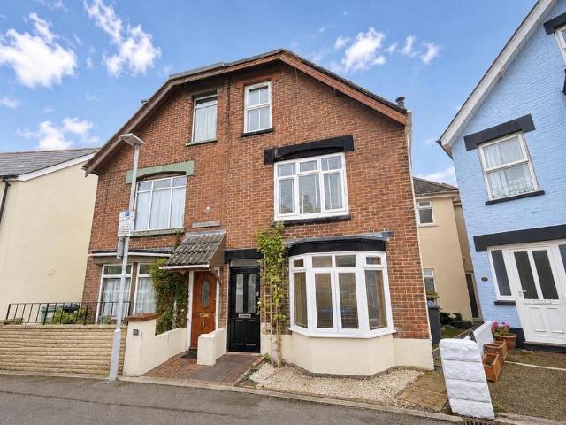 6 bedroom semi detached house to rent