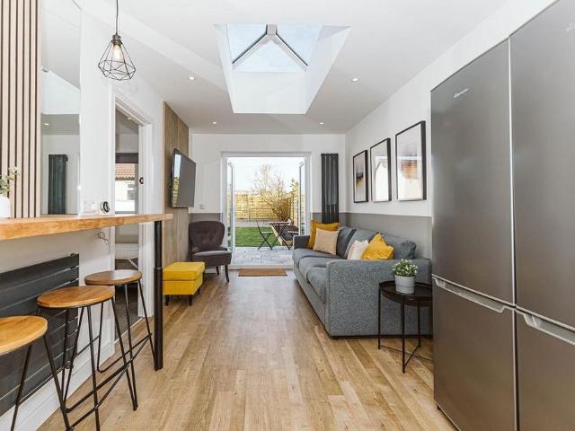 6 bedroom semi detached house to rent