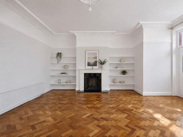 6 bedroom semi detached house to rent