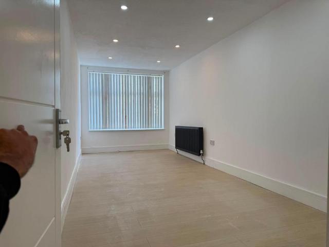 6 bedroom semi detached house to rent
