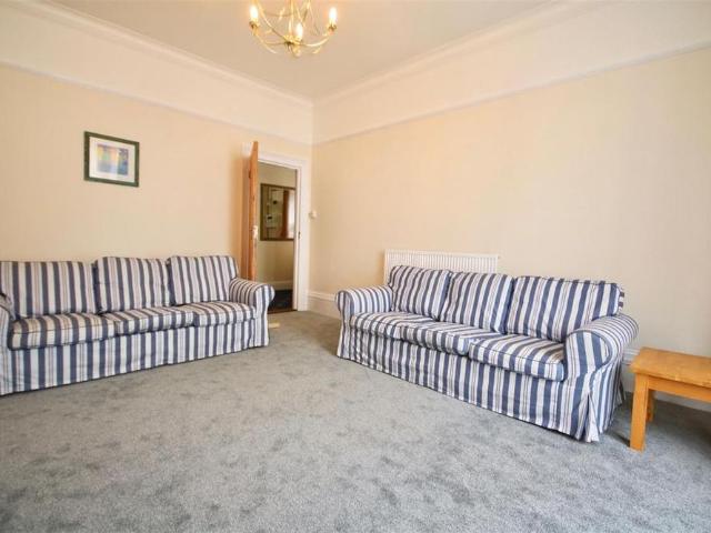 6 bedroom semi detached house to rent