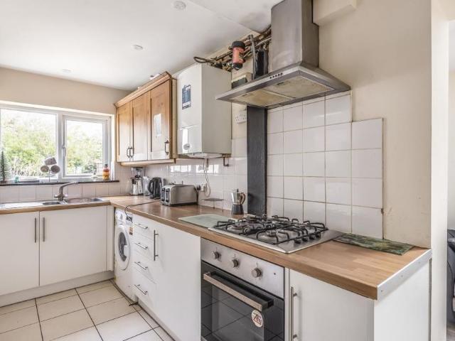 6 bedroom semi detached house to rent