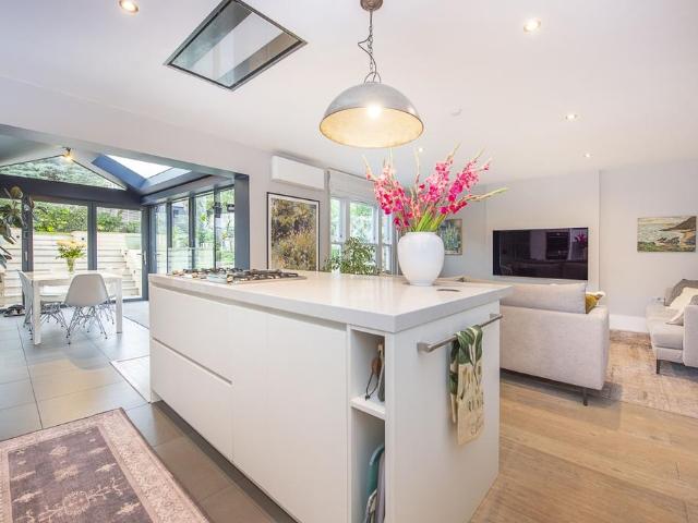 6 bedroom semi detached house to rent