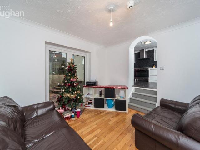 6 bedroom semi detached house to rent