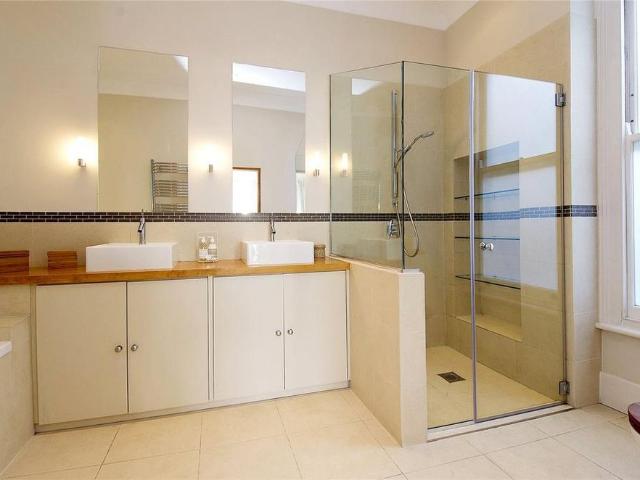 6 bedroom semi detached house to rent