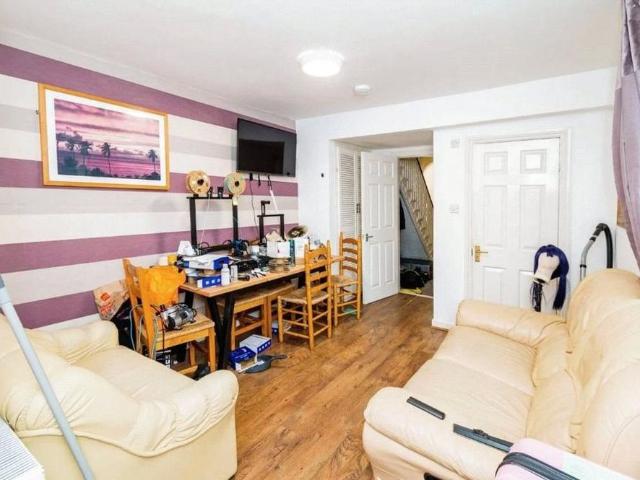 6 bedroom semi detached house to rent