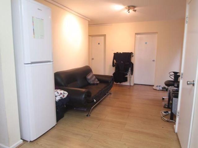 6 bedroom semi detached house to rent