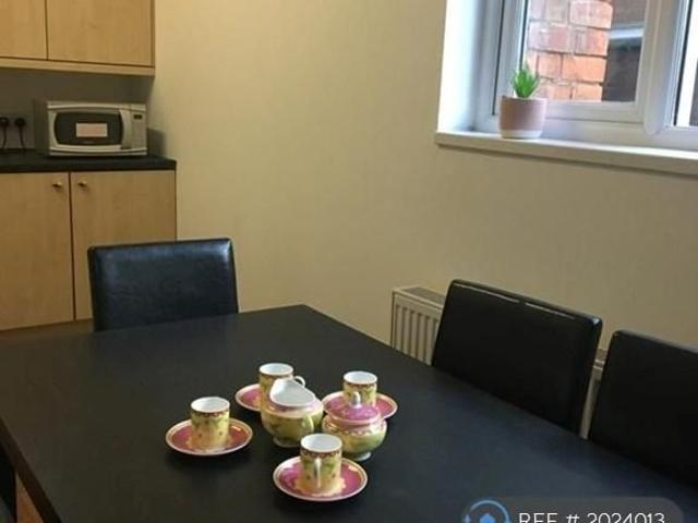 6 bedroom semi detached house to rent