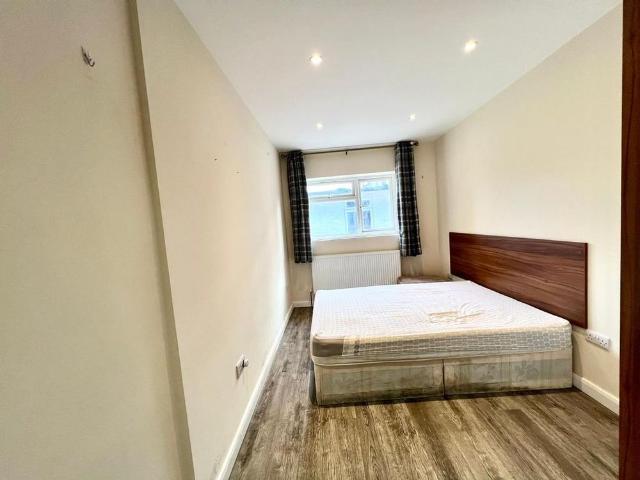 6 bedroom semi detached house to rent