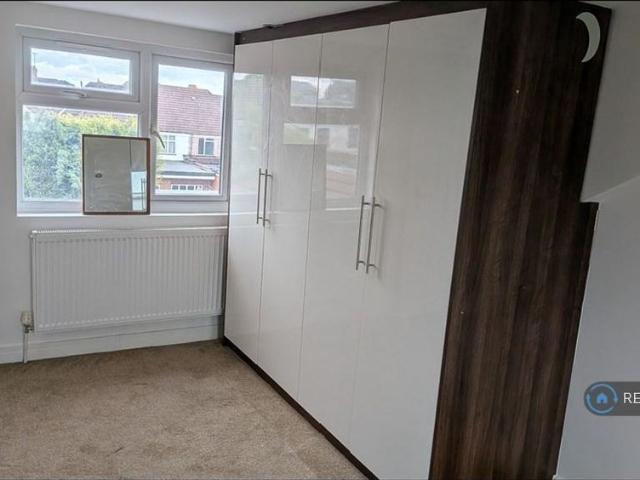 6 bedroom semi detached house to rent