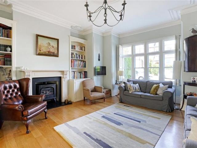 6 bedroom semi detached house to rent