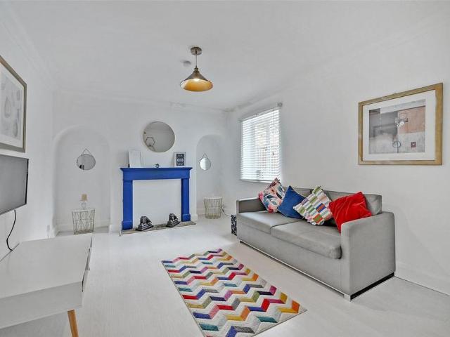 6 bedroom semi detached house to rent