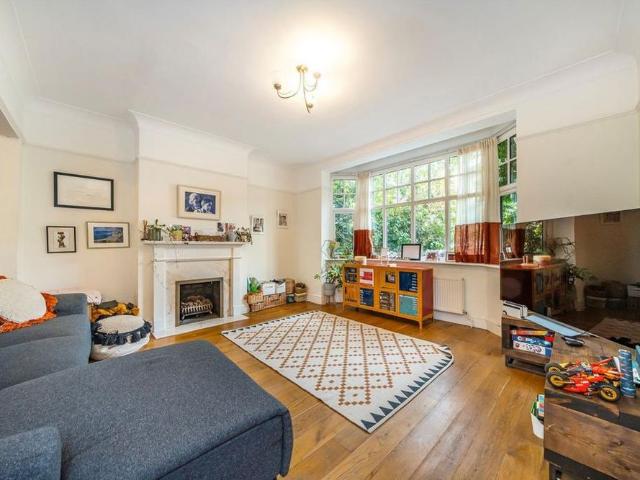 6 bedroom semi detached house to rent