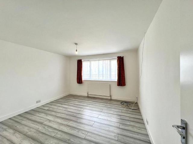 6 bedroom semi detached house to rent