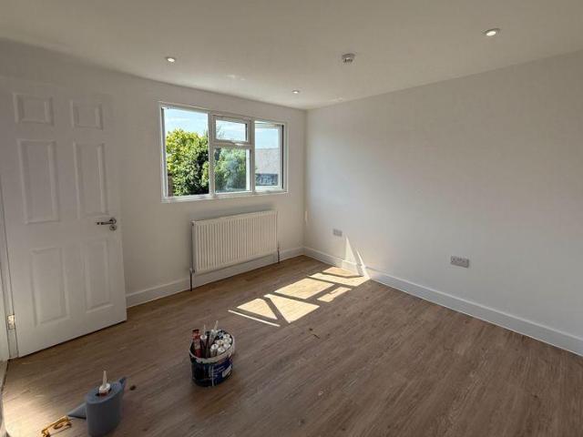 6 bedroom semi detached house to rent