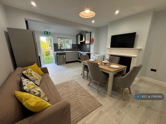 6 bedroom semi detached house to rent