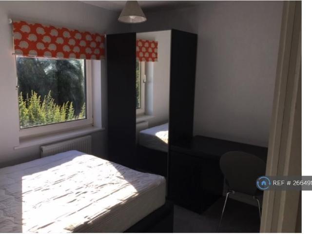 6 bedroom semi detached house to rent