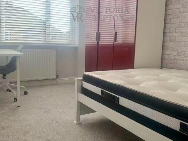 6 bedroom semi detached house to rent