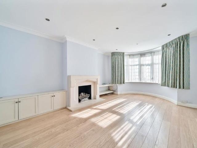 6 bedroom semi detached house to rent
