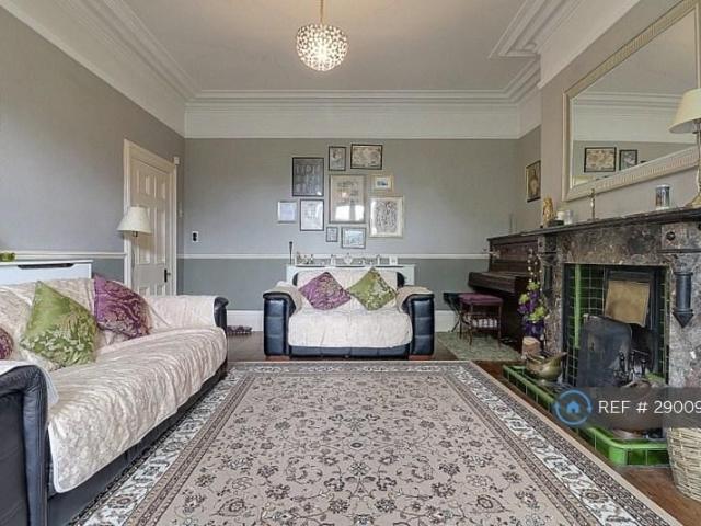 6 bedroom semi detached house to rent