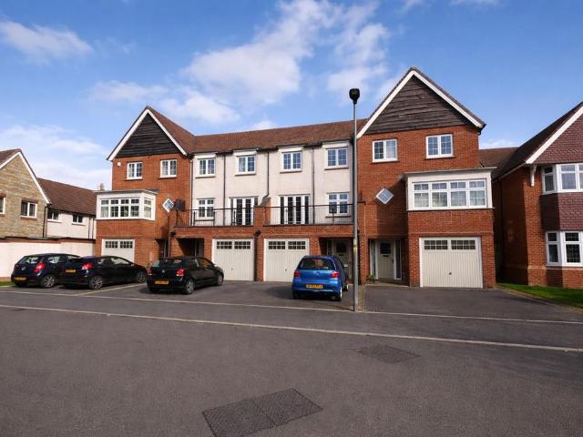 6 bedroom semi detached house to rent