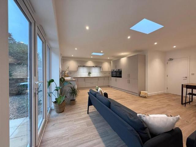 6 bedroom semi detached house to rent