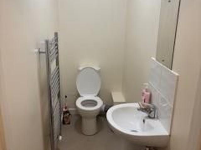 6 bedroom semi detached house to rent