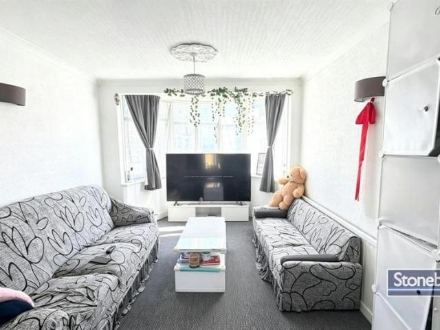 6 bedroom semi detached house to rent