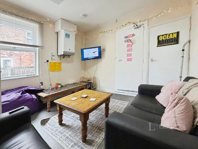 6 bedroom semi detached house to rent