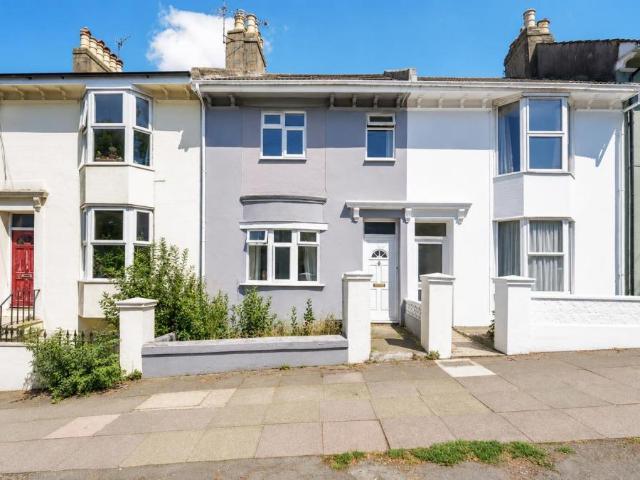 6 bedroom semi detached house to rent