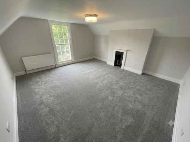 6 bedroom semi detached house to rent