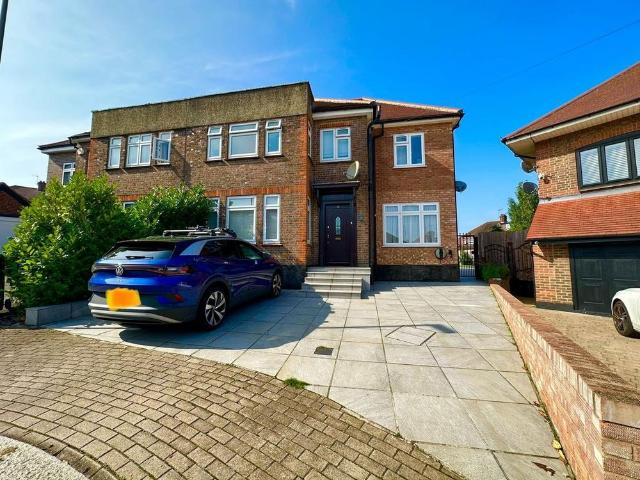 6 bedroom semi detached house to rent