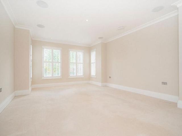 6 bedroom semi detached house to rent