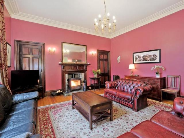 6 bedroom semi detached house to rent