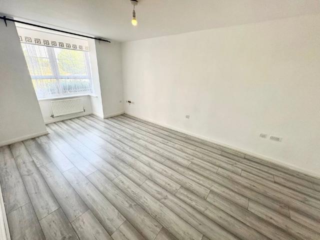 6 bedroom semi detached house to rent