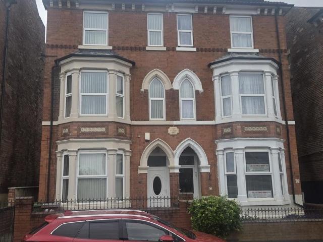 6 bedroom semi detached house to rent